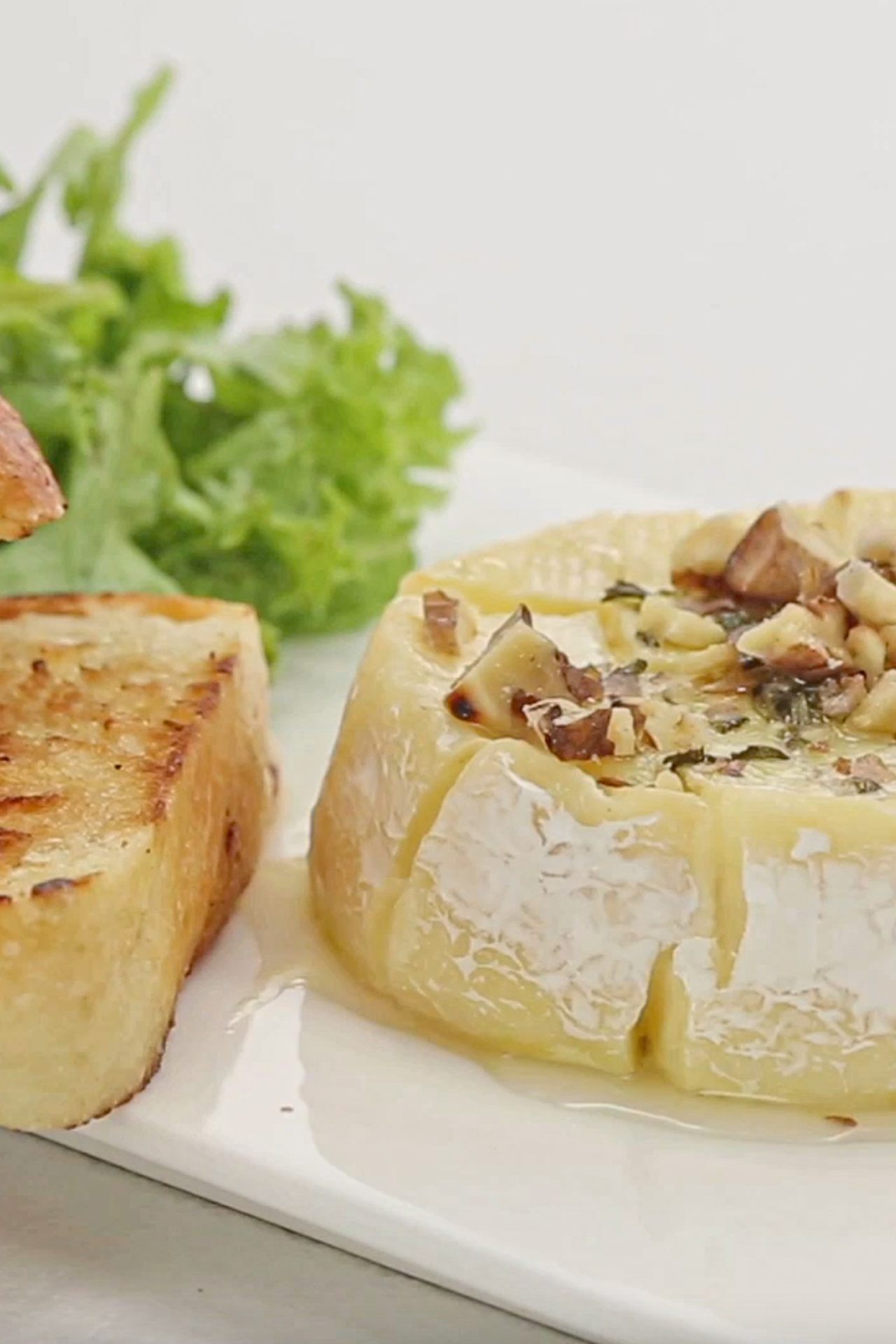 Camembert asado con miel y frutos secos | Ile de France Cheese